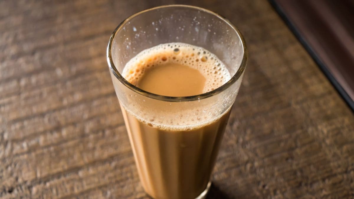 Jaggery Tea : गुळाचा चहा फाटतोय? टेन्शन सोडा! 'या' सोप्या टिप्स वापरून ...