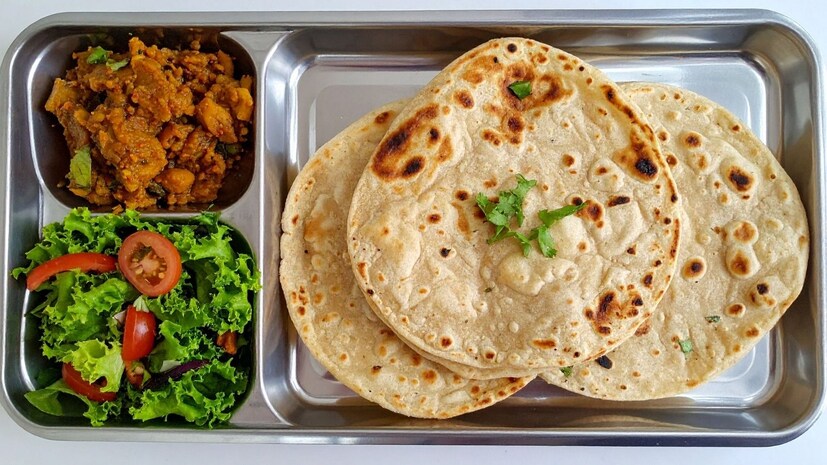 Chapati : पोळ्या तासाभरात कडक पडतात? तुमचं पीठ मळण्याची पद्धत आहे ...
