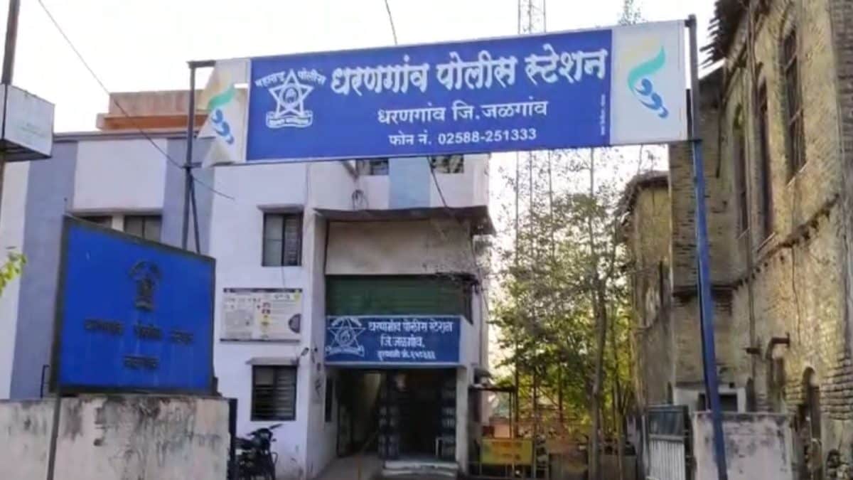 Jalgaon: तू खूपच सुंदर आहे, मला आवडतेस, मला खूश कर... सुट्टी मागायला ...