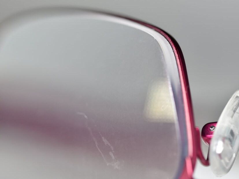 Eyeglass cleaning : नवीन चष्मा न घेता, काही मिनिटांत घालवा चष्म्यावरील ...