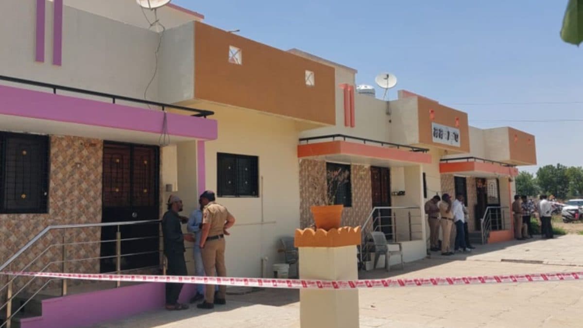 Solapur Triple Murder: सोलापूर हादरलं! प्रॉपर्टीचा वाद टोकाला, झोपेत आई ...