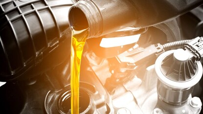 Car Oil : कारचं Engine Oil चांगलं आहे की खराब झालंय? 'या' 3 संकेतांवरून ...