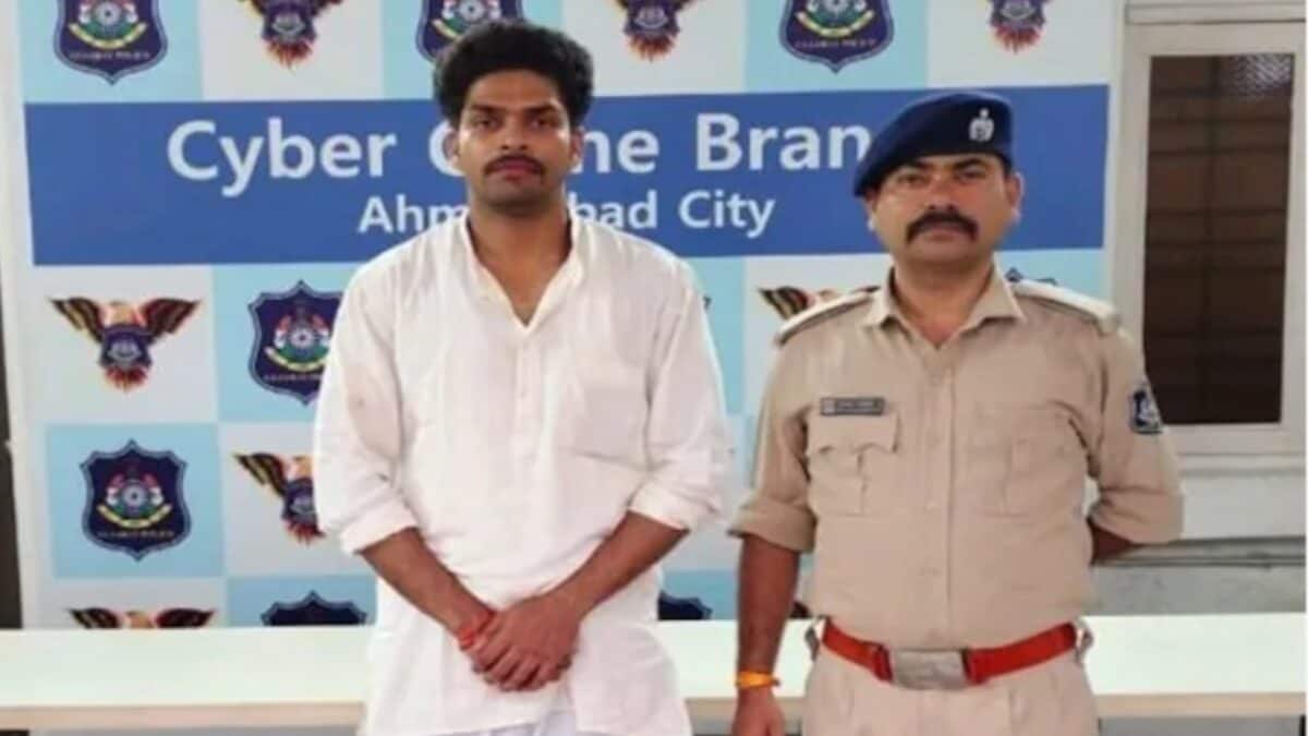 आई-लेकीसोबत भोंदू पुजाऱ्याचं भयंकर कृत्य; ऑफर नाकारल्याने नको नको त्या ...