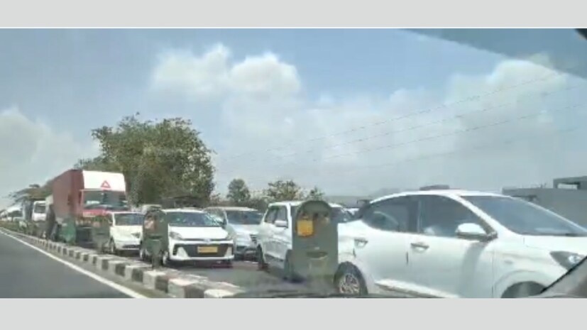 Mumbai Pune Highway Traffic: मुंबई पुणे महामार्गावर प्रचंड वाहतूक कोंडी ...