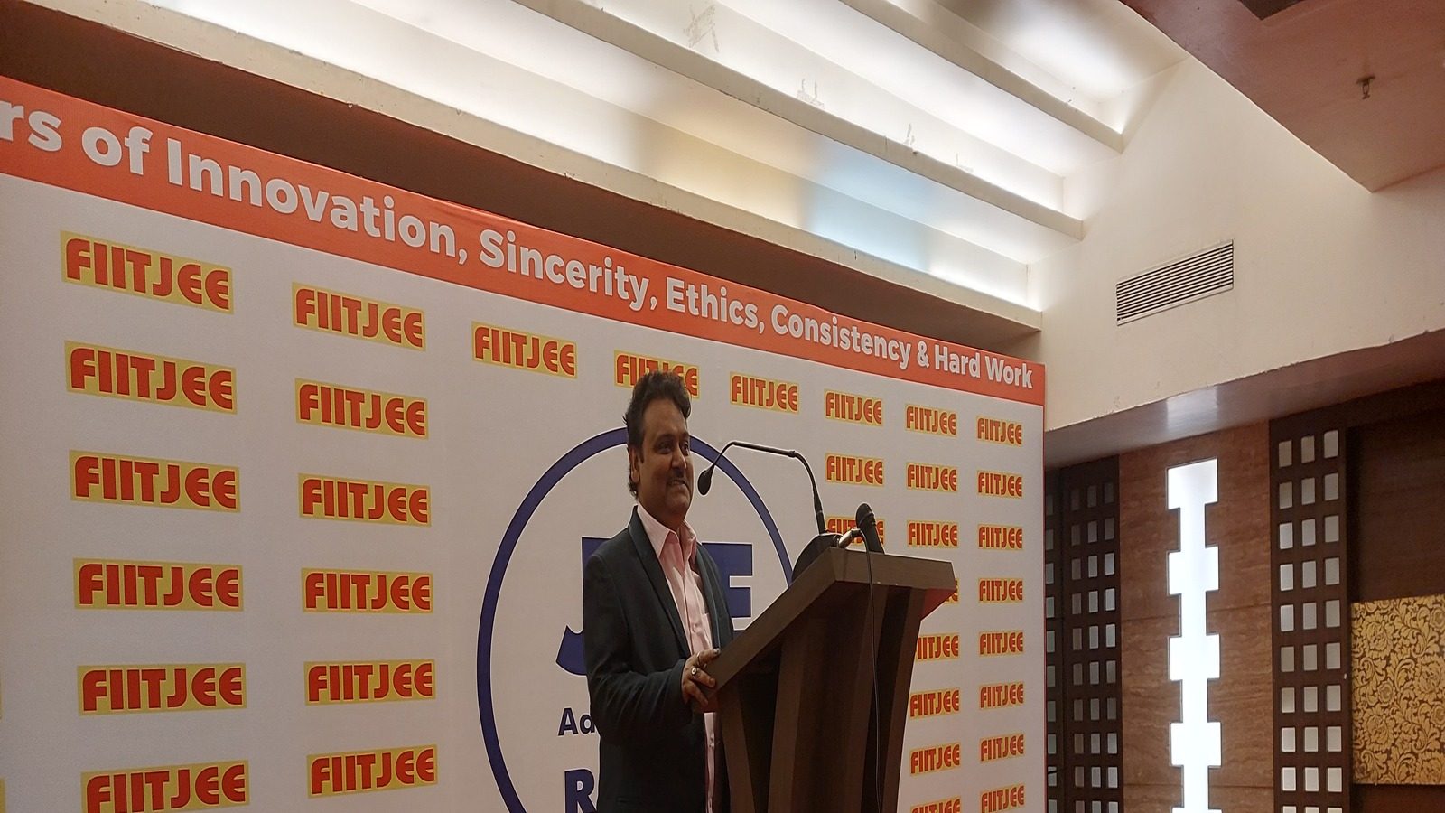 ଜେଇଇ ଆଡ୍‌ଭାନ୍ସଡ୍ ୨୦୨୨ରେ ଓଡିଶାରେ ଶୀର୍ଷରେ ଅଛନ୍ତି ଯାଆଁଳା ଭାଇ Students of ...