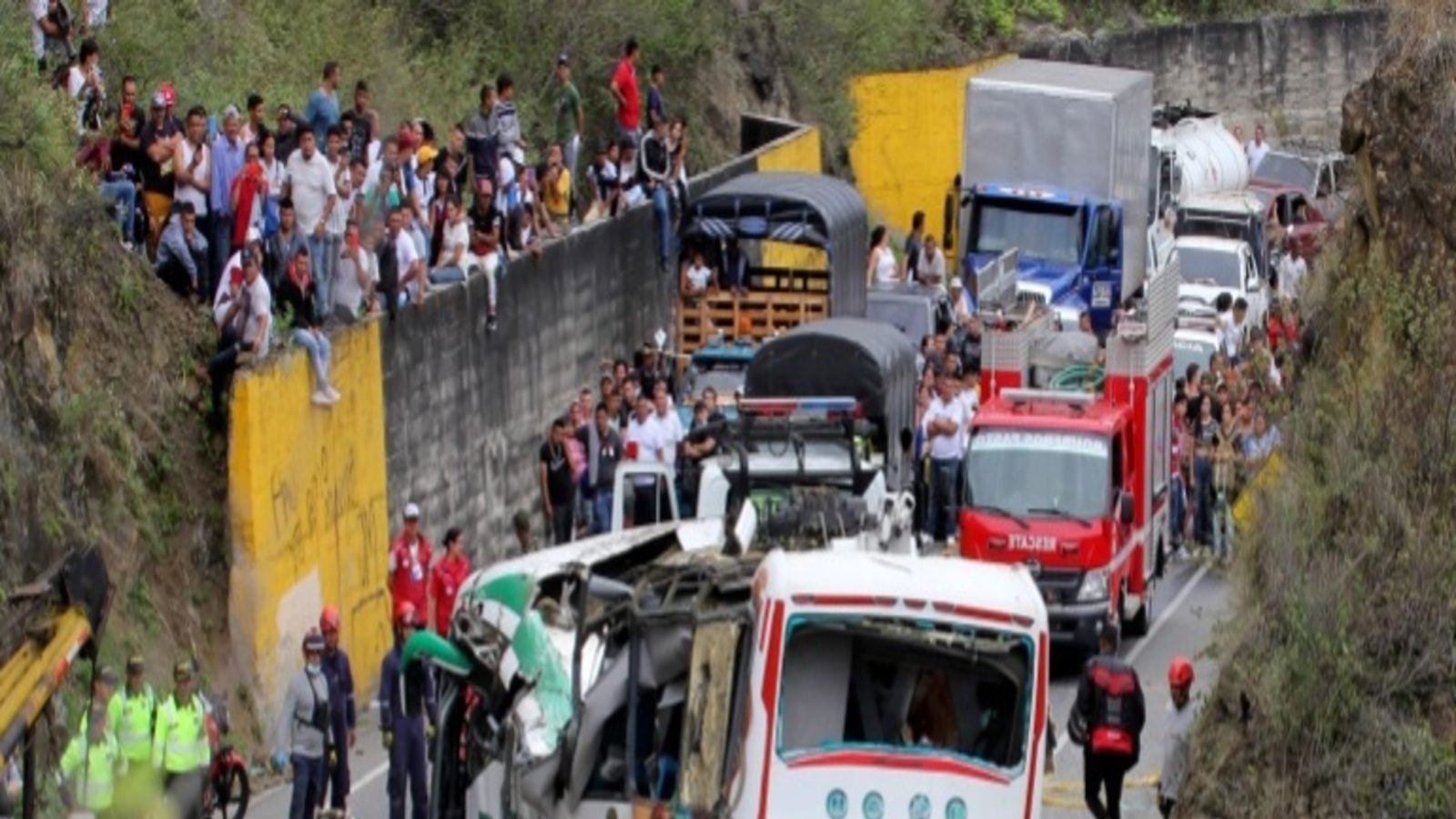 At least 20 killed in Colombia bus accident କଲମ୍ବିଆରେ ଭୀଷଣ ସଡ଼କ ...