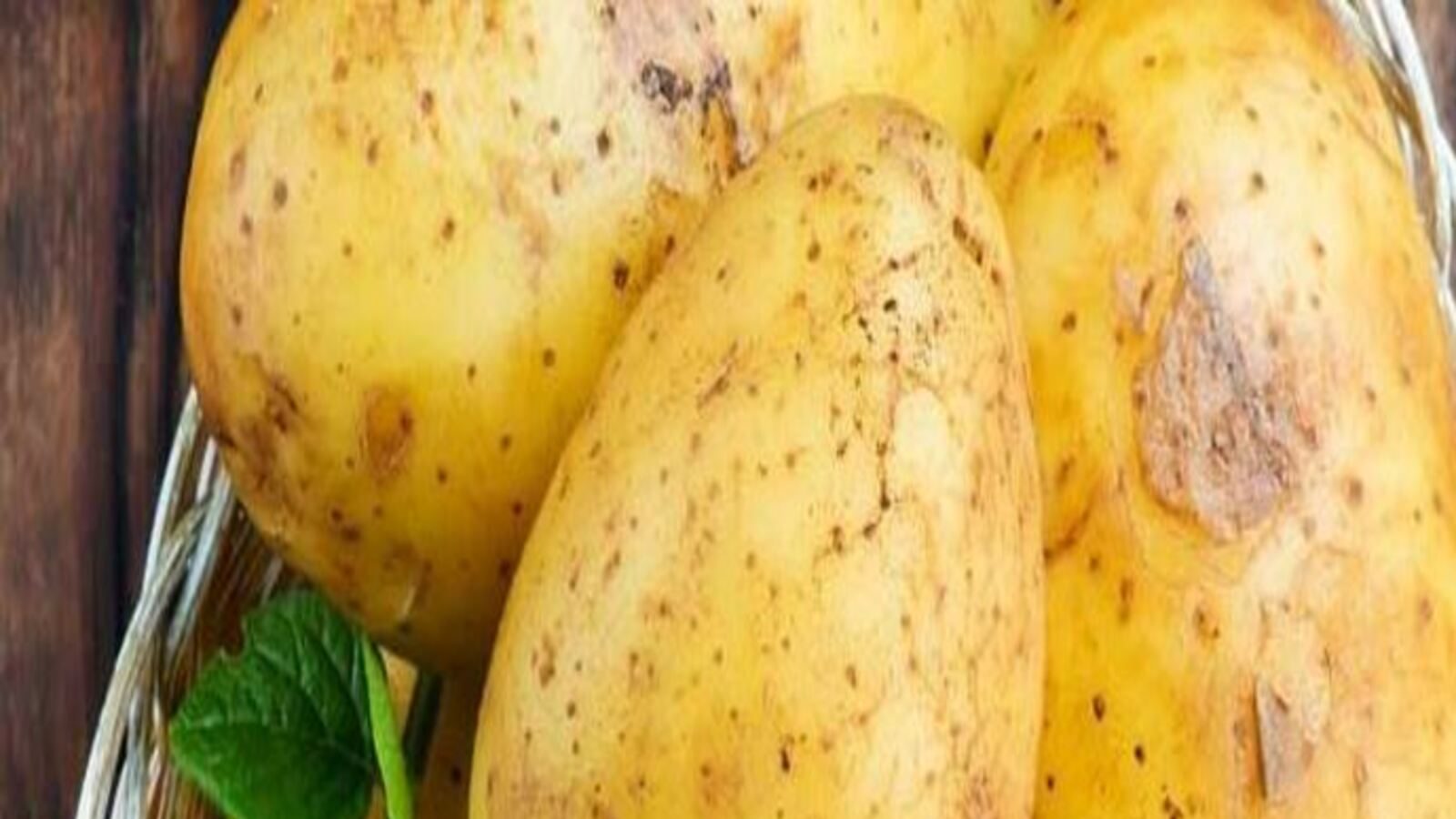 Skin Care Tips: ଚେହେରାକୁ ସୁନ୍ଦର କରେ ଆଳୁ; ଏମିତି ଲଗାଆନ୍ତୁ ପ୍ୟାକ୍ Read ...