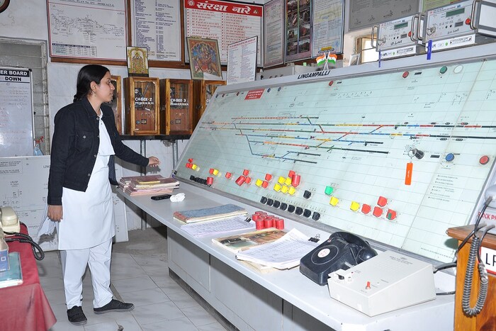 Railway Station master: ରେଳ ଷ୍ଟେସନ ମାଷ୍ଟରଙ୍କ ଦରମା କେତେ? କେଉଁ କେଉଁ ଭତ୍ତା ...