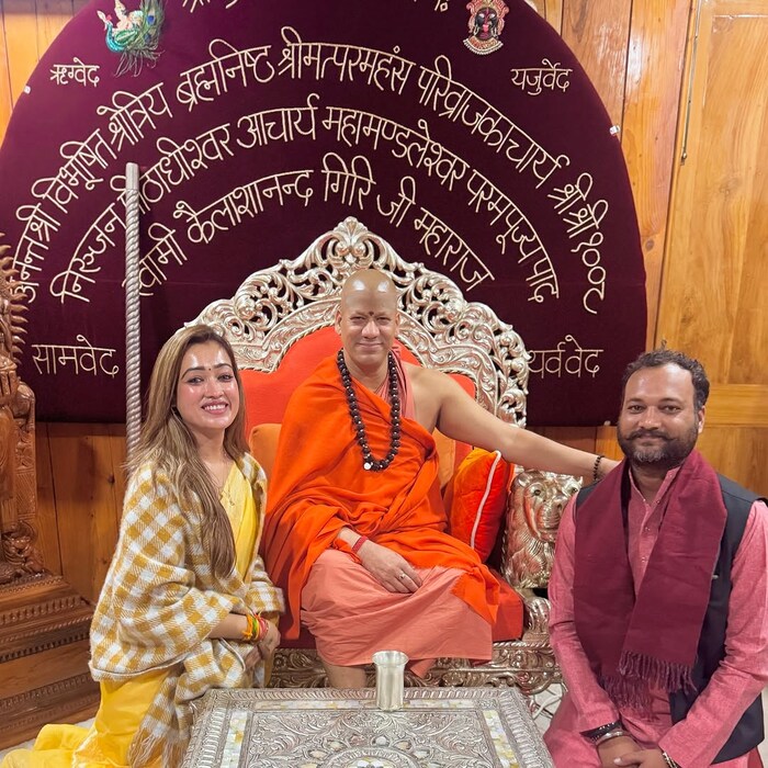 କୁମ୍ଭମେଳାରେ ସୁନ୍ଦରୀ ସାଧ୍ବୀ; Instaରେ ଲକ୍ଷଲକ୍ଷ ଫୋଲର୍ସ, ଏହି କାରଣ ପାଇଁ ...