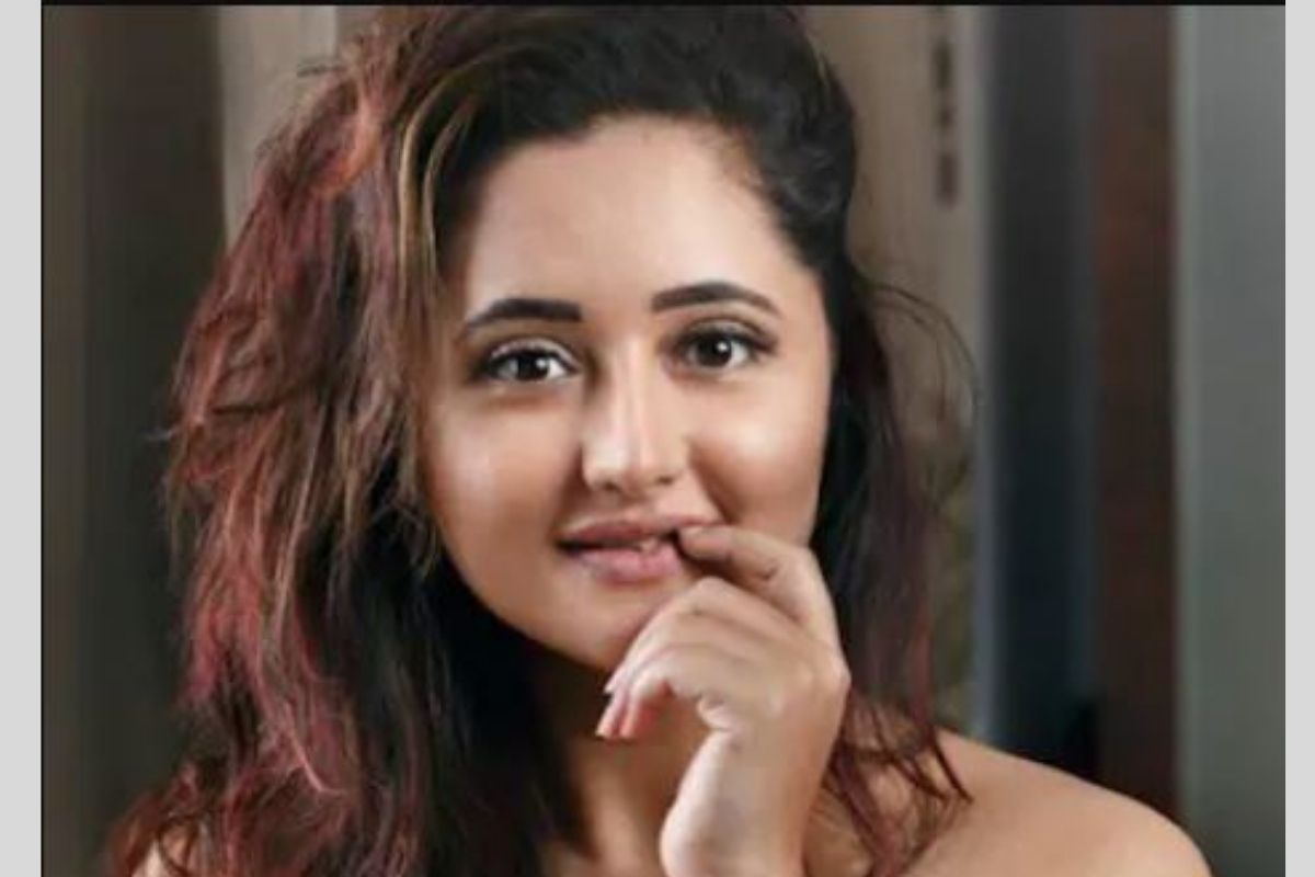 Bollywood rashmi desai shares bold pics user says you need wig in your ...