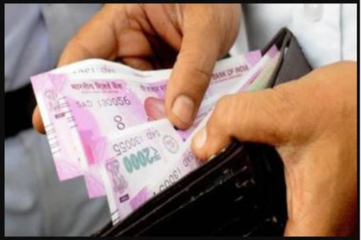 central government employees salary may hike 32400 rupees yearly after ...