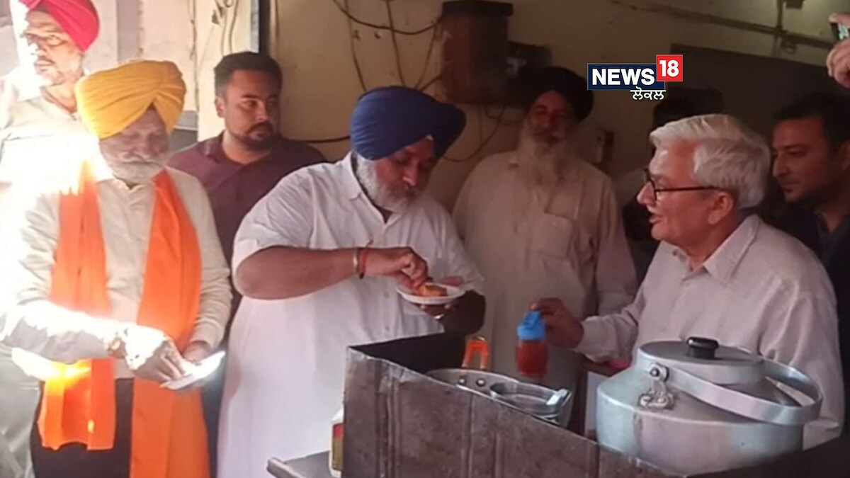 Sukhbir Badal seen eating samosas at Sharma Tea Stall– News18 Punjab