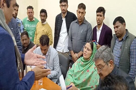 BDPO ਨੇ ਮੰਤਰੀ ਨੂੰ ਆਖਿਆ 'ਭੈਣ ਜੀ', ਤਾਂ ਮੰਤਰੀ ਬੋਲੀ-ਭੈਣ ਜੀ ਕੀ ਹੁੰਦੈ, ਮੈਡਮ ...