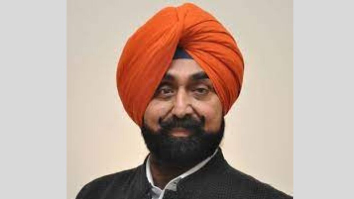 'ਸੀਨੀਅਰ ਪੱਤਰਕਾਰ ਐਨਐਸ ਪਰਵਾਨਾ ਦੇ ਸਸਕਾਰ ਮੌਕੇ ਪੁੱਤਰ ਨੂੰ ਗ੍ਰਿਫਤਾਰ ਕਰਨਾ ...