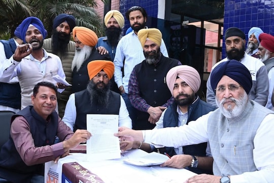 ਬੰਦੀ ਸਿੰਘਾਂ ਦੀ ਰਿਹਾਈ ਲਈ ਦਸਤਖਤੀ ਮੁਹਿੰਮ ਤਹਿਤ SAD ਨੇ ਫਾਰਮ ਭਰੇ – News18 ਪੰਜਾਬੀ