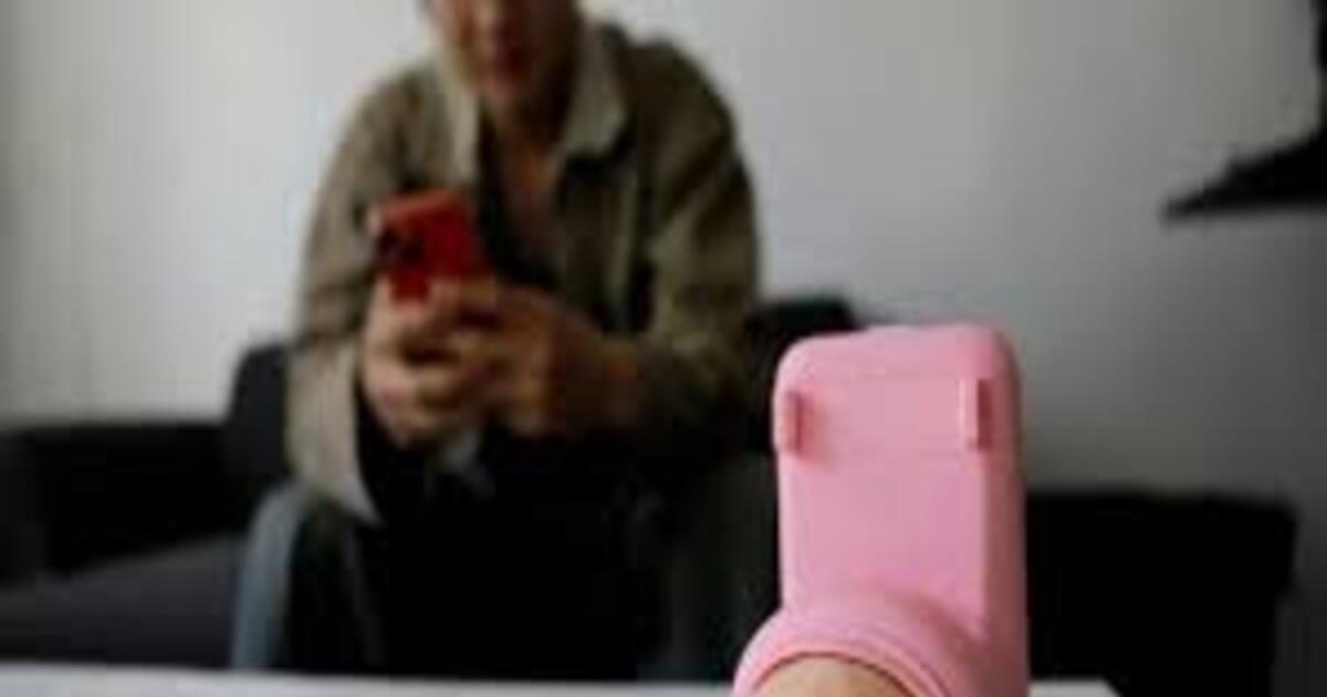 MUA Long-Distance Kissing Machine A unique and exciting innovation ...
