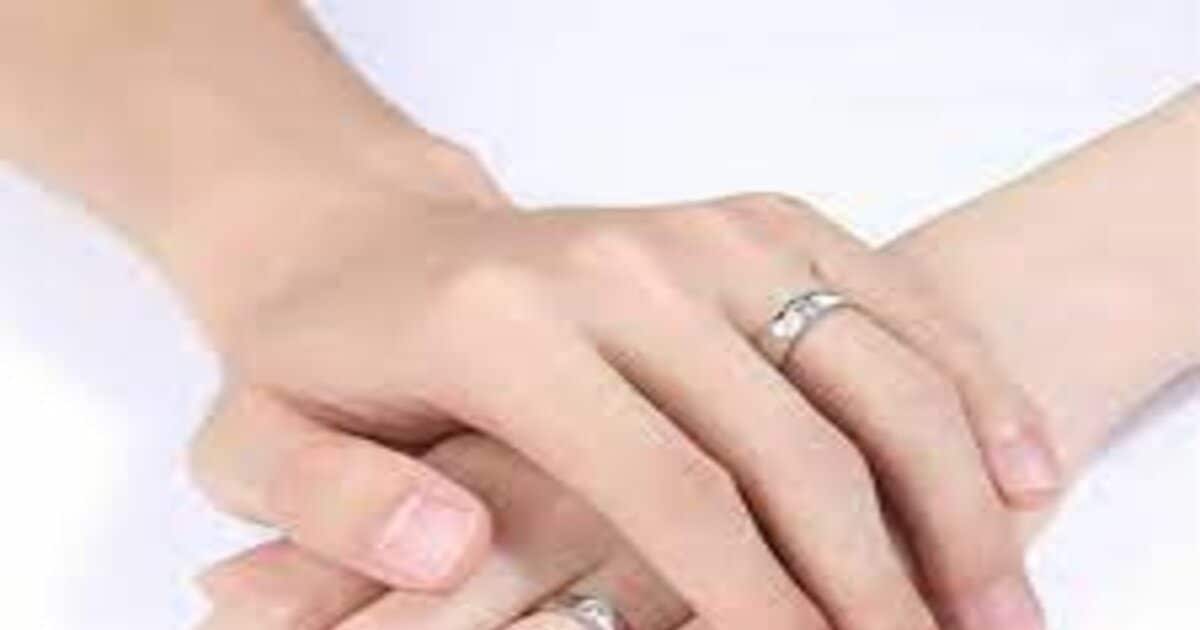 Know in which hand women and men should wear silver ring– News18 Punjab