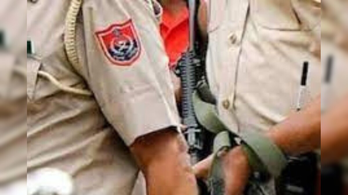 ਬਰਨਾਲਾ 'ਚ ਬੰਬੀਹਾ ਗੈਂਗ ਦੇ ਸ਼ਾਰਪ ਸ਼ੂਟਰ ਤੇ AGTF ਵਿਚਾਲੇ ਮੁਕਾਬਲਾ – News18 ਪੰਜਾਬੀ