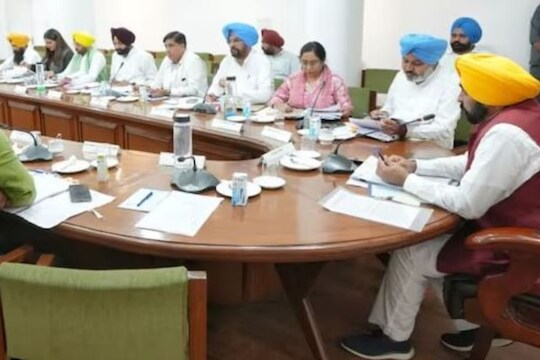 Punjab Cabinet Meeting: ਹਰੇਕ ਜ਼ਿਲ੍ਹੇ ਦੇ ਪ੍ਰਮੁੱਖ ਪਾਰਕ ਵਿਚ ਸ਼ਹੀਦੀ ਸਮਾਰਕ ਬਣੇਗਾ – News18 ਪੰਜਾਬੀ