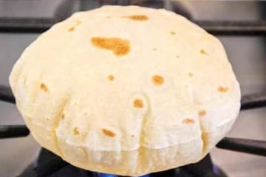 ਰੋਟੀ ਬਣਾਉਂਦੇ ਸਮੇਂ ਇਸ ਵਿੱਚ ਬਣਦੀ ਹੈ ਕਿਹੜੀ ਗੈਸ? ਜਾਣੋ ਰੋਟੀ ਦੇ ਫੁੱਲਣ ਪਿੱਛੇ ...