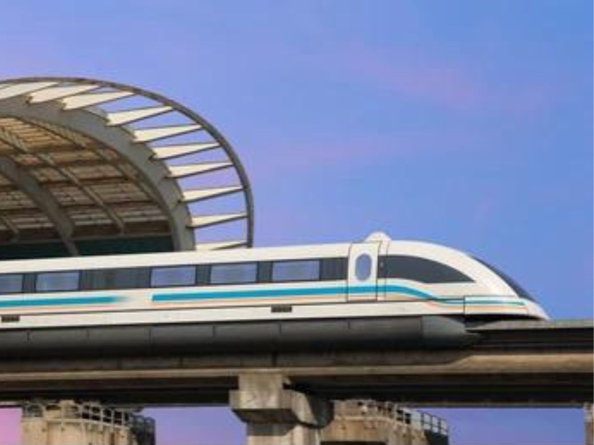 Worlds fastest train Shanghai Maglev runs between Pudong Airport to ...