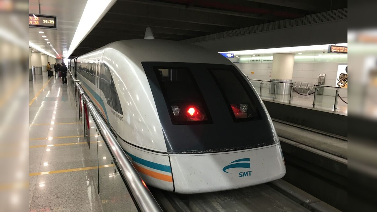 Worlds fastest train Shanghai Maglev runs between Pudong Airport to ...