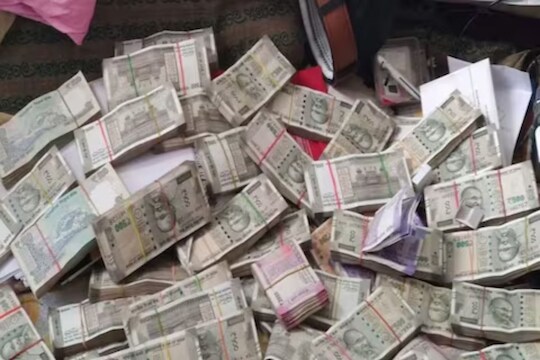 ACB Raid in Telangana: ਤੇਲੰਗਾਨਾ 'ਚ ACB ਨੇ ਅਧਿਕਾਰੀ ਦੇ ਘਰ ਛਾਪਾ, 100 ਕਰੋੜ ਦਾ ਖਜ਼ਾਨਾ, 40 ਲੱਖ ਰੁਪਏ ...