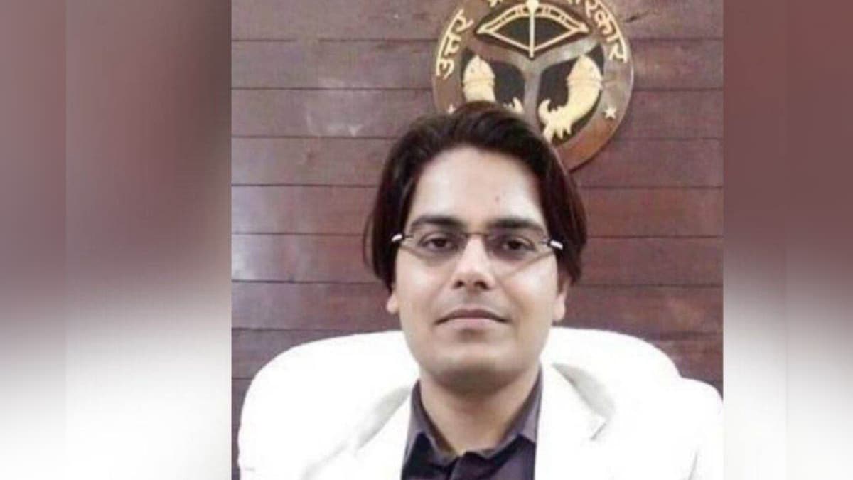 UP News: BDO ਨੇ DM ਨੂੰ ਮਾਰੀ ਜੁੱਤੀ! ਮੀਟਿੰਗ 'ਚ ਕੱਢੀਆਂ ਗਾਲਾਂ, ਹੁਣ ਪੁਲਿਸ ਕਰ ...