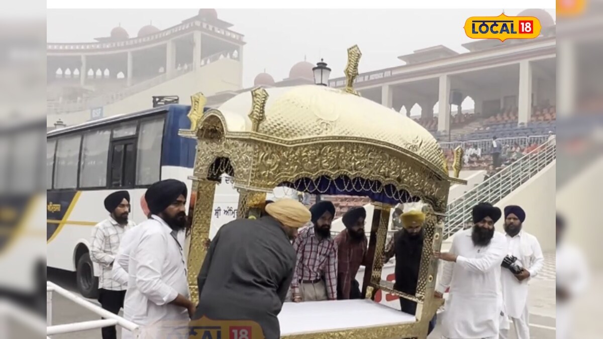 sikh Jatha left for pakistan, served palki sahib from wagah border ...