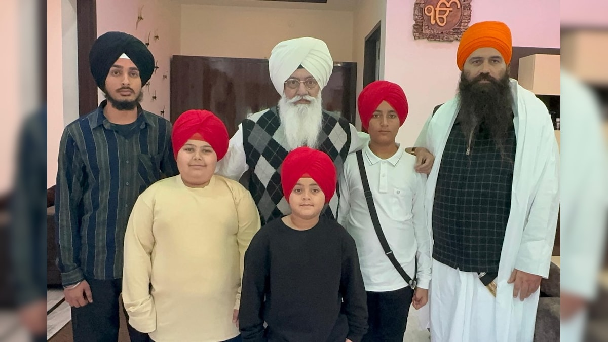 ਗੁਰਦੁਆਰਾ ਦਾਦੂ ਸਾਹਿਬ ਸਿਰਸਾ ਵਿਖੇ ਡੇਰਾ ਬਿਆਸ ਮੁਖੀ ਨੇ ਟੇਕਿਆ ਮੱਥਾ, ਜਥੇਦਾਰ ...