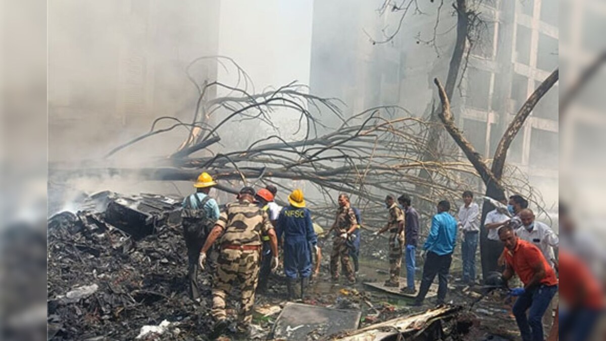 Plane Crash: Three friends were sitting in the mess to have lunch ...