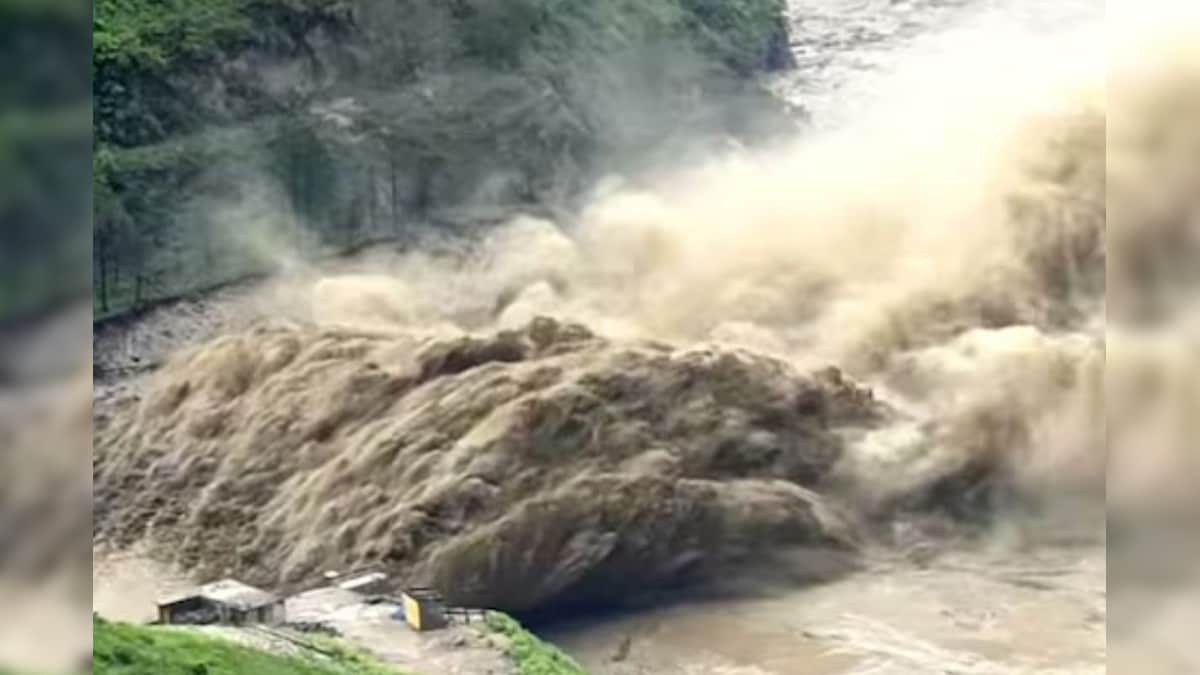 heavy rain Red alert in Punjab 7 districts in the grip of floods holidays announced for schools ...