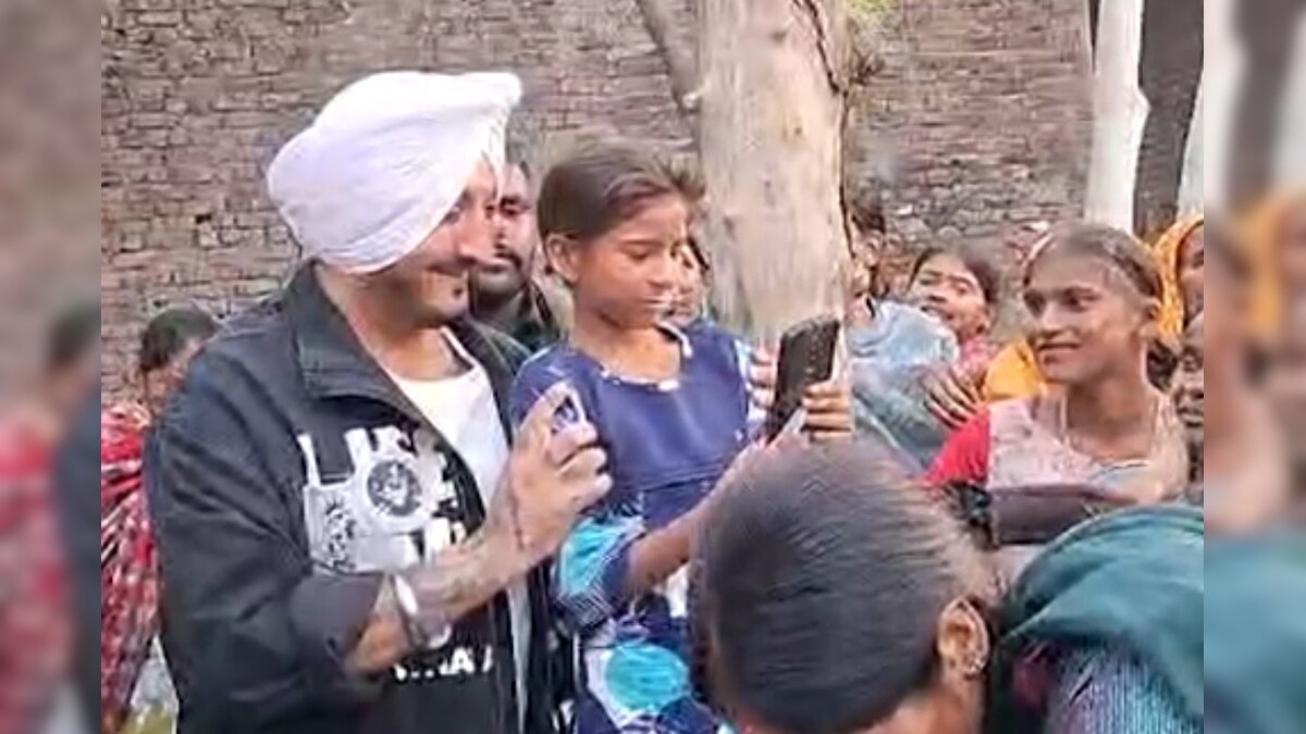 singer inderjit nikku visits flood affected areas in gurdaspur assures ...