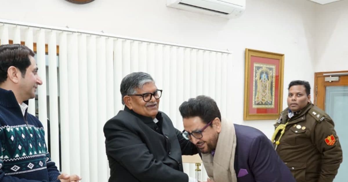 Punjabi singer Gurdas Maan meets the Governor of Punjab ਪੰਜਾਬੀ ਗਾਇਕ ...
