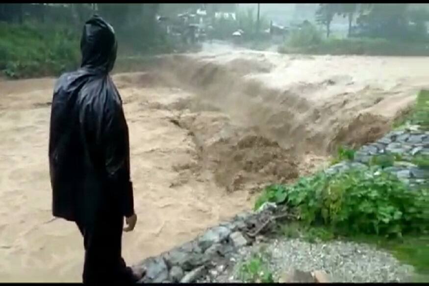 flash flood in dooars due to heavy rain in bhutan, communication ...