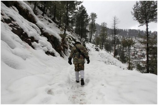Indian Army Soldier Slips in Snow While Patrolling Border in J&K ...