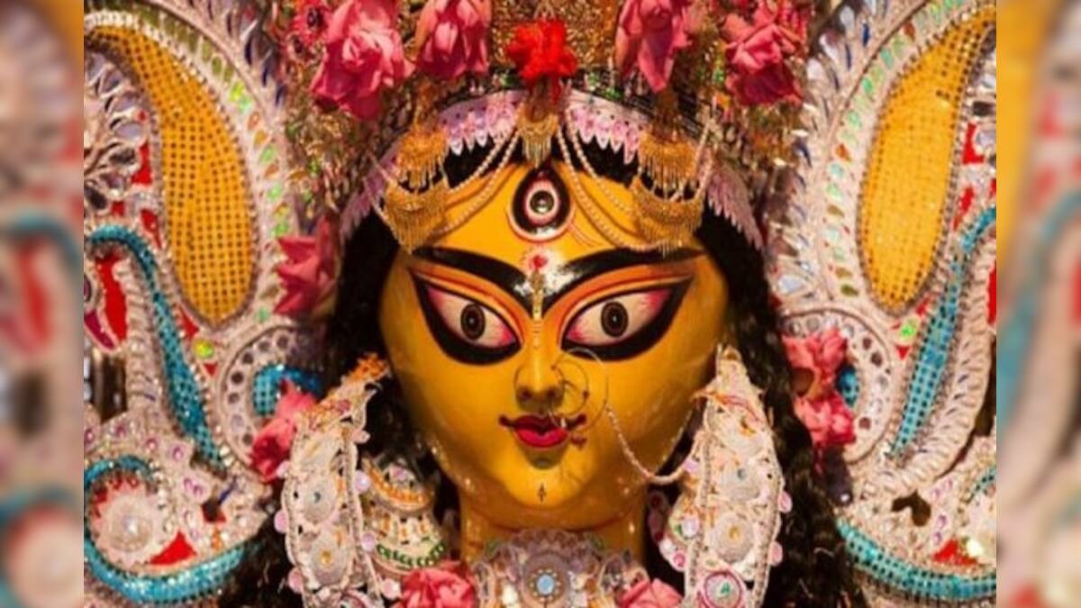 মা দুর্গার ডাকের সাজের জবাব নেই, সেই শোলার সাজের সঙ্গে জড়িয়ে রয়েছে ...