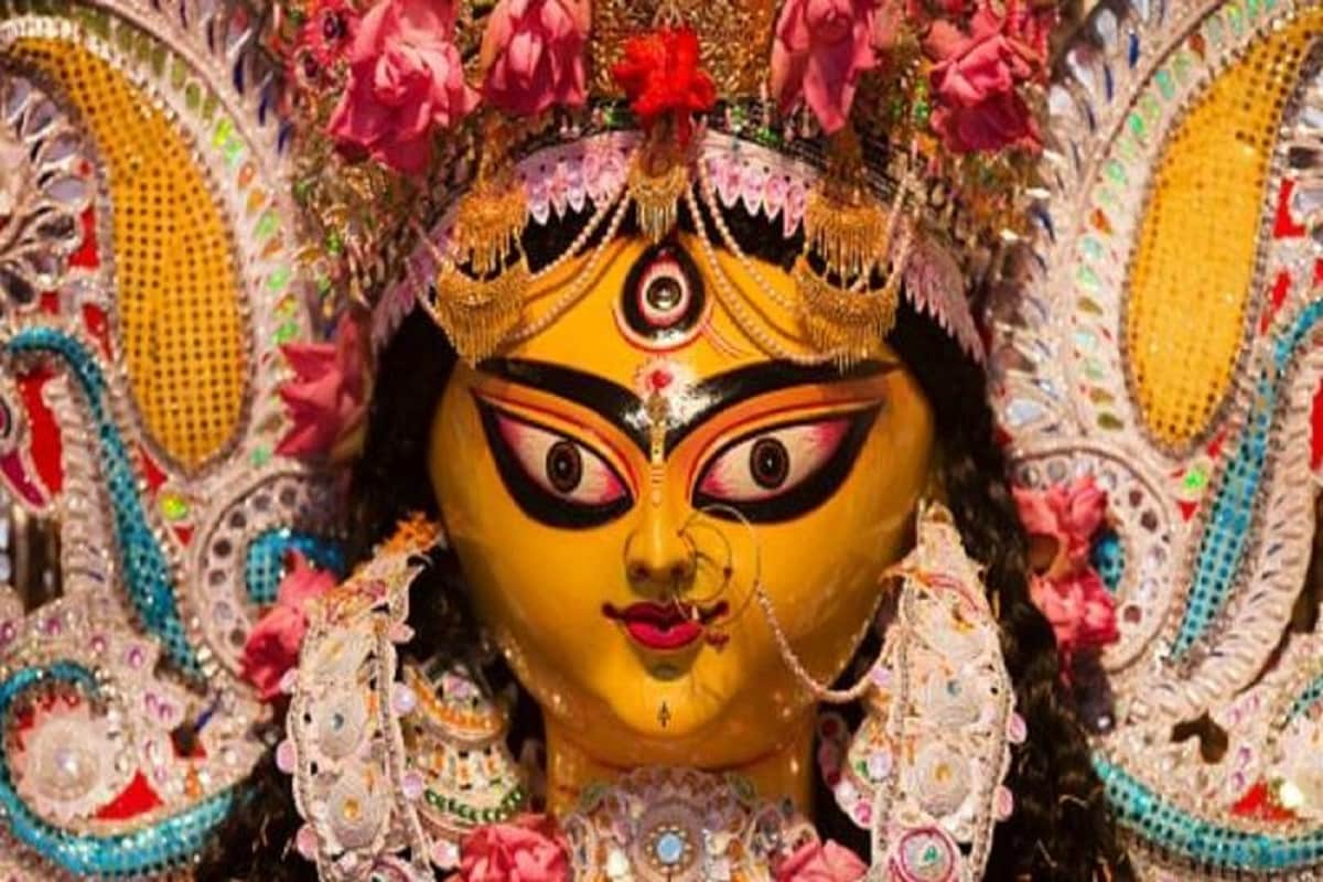 মা দুর্গার ডাকের সাজের জবাব নেই সেই শোলার সাজের সঙ্গে জড়িয়ে রয়েছে কোন লোককথা News18 বাংলা