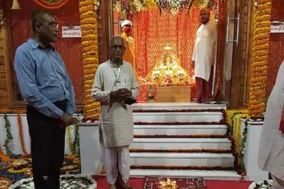 অযোধ্যায় জাঁকিয়ে পড়েছে শীত, তাই কম্বল মুড়ি দিয়েছেন রাম লালা ...