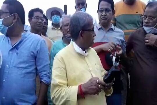 কোনও অজুহাত নয়, সেচ আধিকারিকদের কড়া ধমক মন্ত্রী মানসের! – News18 বাংলা