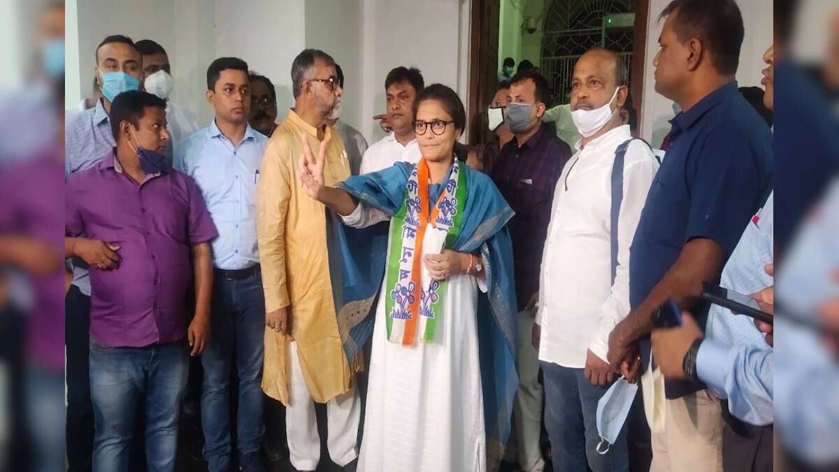 Susmita Deb: মনোনয়ন জমা দিলেন সুস্মিতা দেব, বিনা প্রতিদ্বন্দ্বিতায় ...