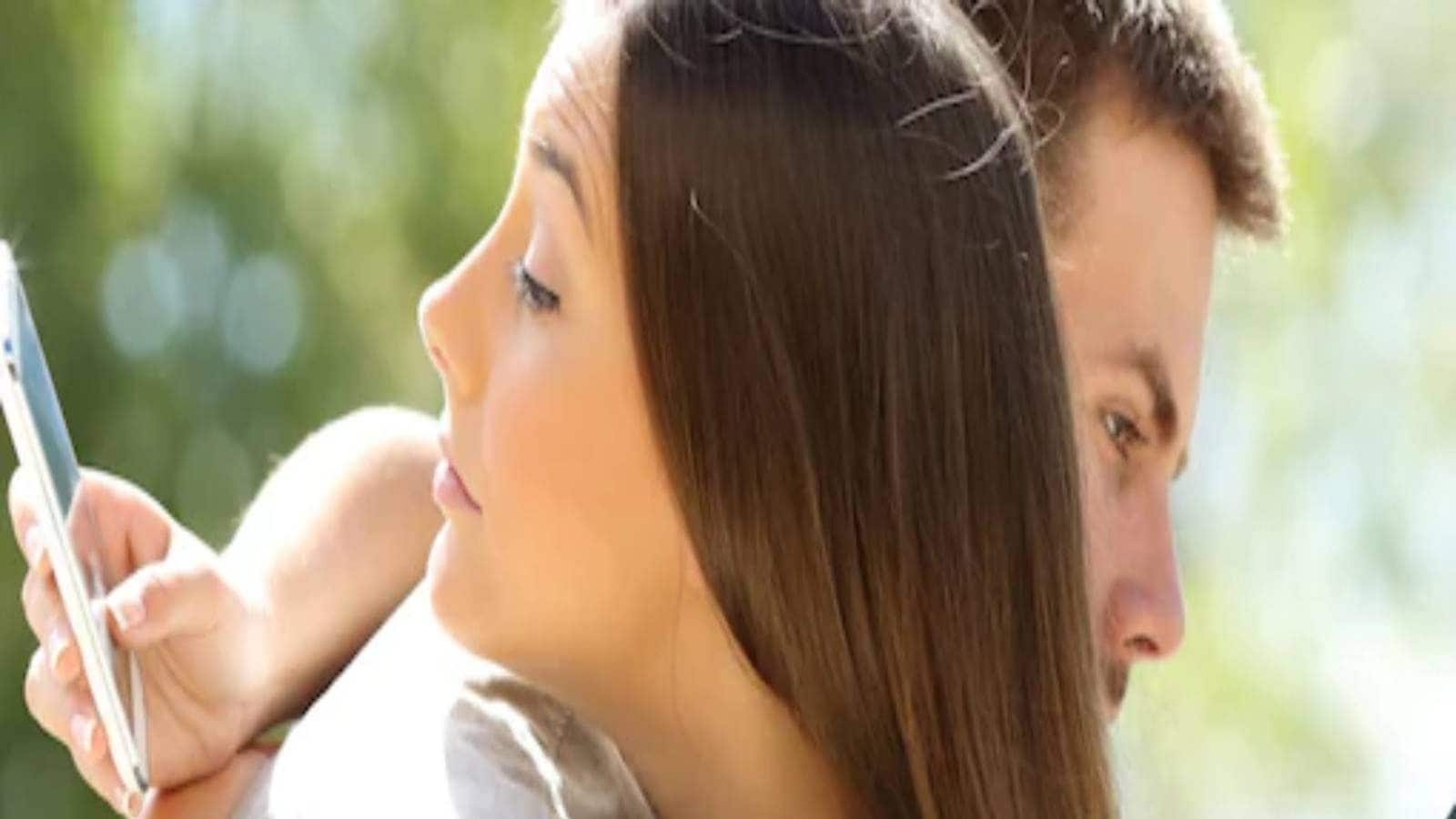 Dating a compulsive liar: প্রেমিক বা প্রেমিকা অনর্গল মিথ্যে বলেন ...