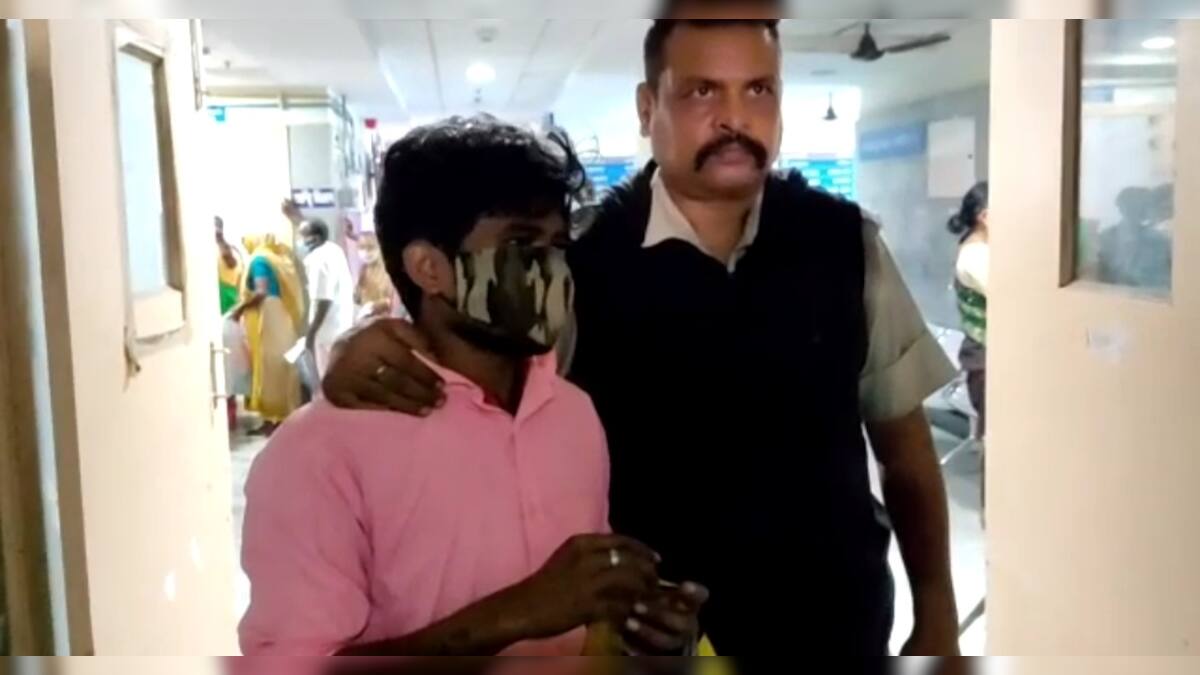 a thief in kalna hospital caught red handed | কালনা হাসপাতালে হচ্ছিল ...