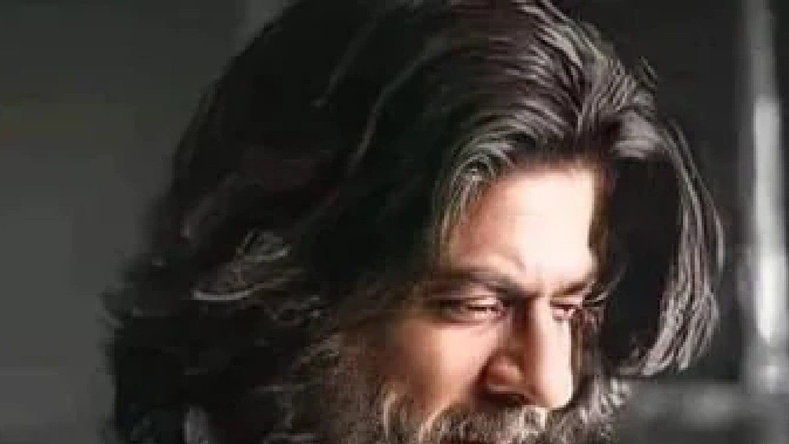 know the reality of shahrukh khan viral photo with long hair and beard ...