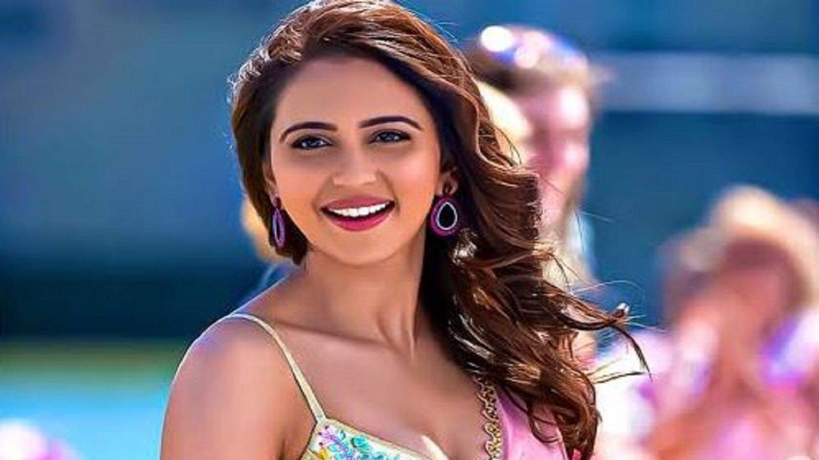 Glowing Young Skin: ত্বকের এই জেল্লার আগুনকে না বলে সাধ্য কার! জেনে নিন ...