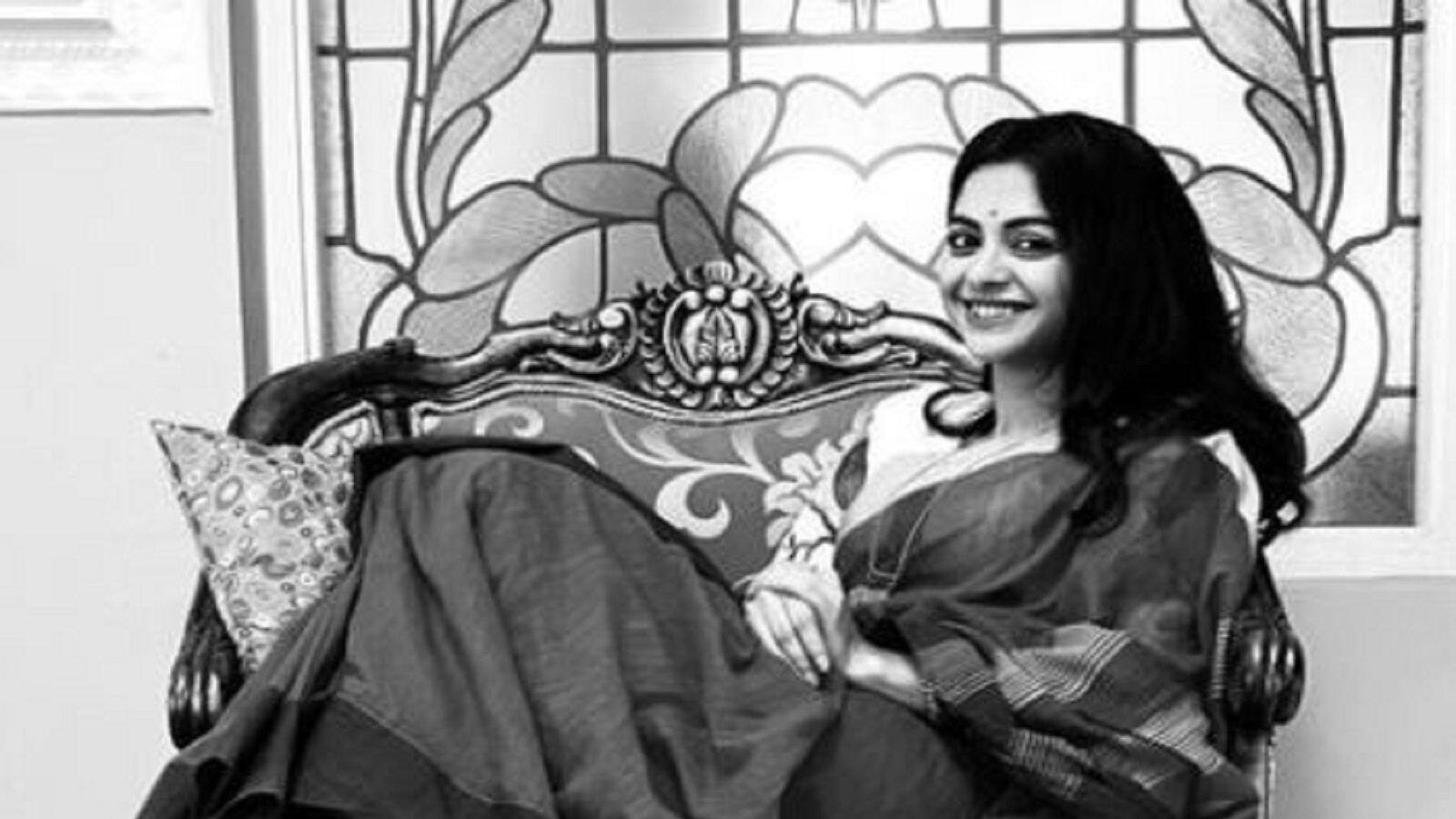 পর্দার সাধাসিধে খড়ি একেবারে খোলামেলা পোশাকে বোল্ড অবতার, সোশ্যাল ...