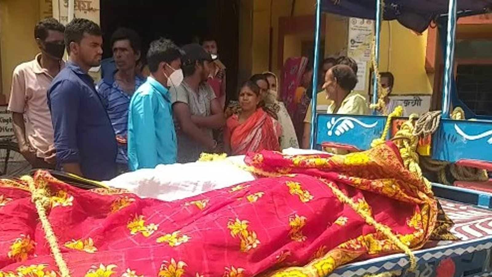 Murshidabad news : বিয়ে করেই গলায় ফাঁস লাগিয়ে আত্মঘাতী প্রেমিক যুগল ...