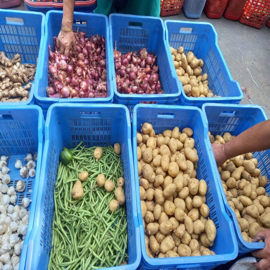 Sufal Bangla stall check price list of vegetables and fruits: সুফল ...
