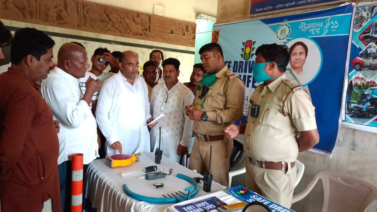 Traffic awareness camp at Arambagh and renovation of new traffic lights ...