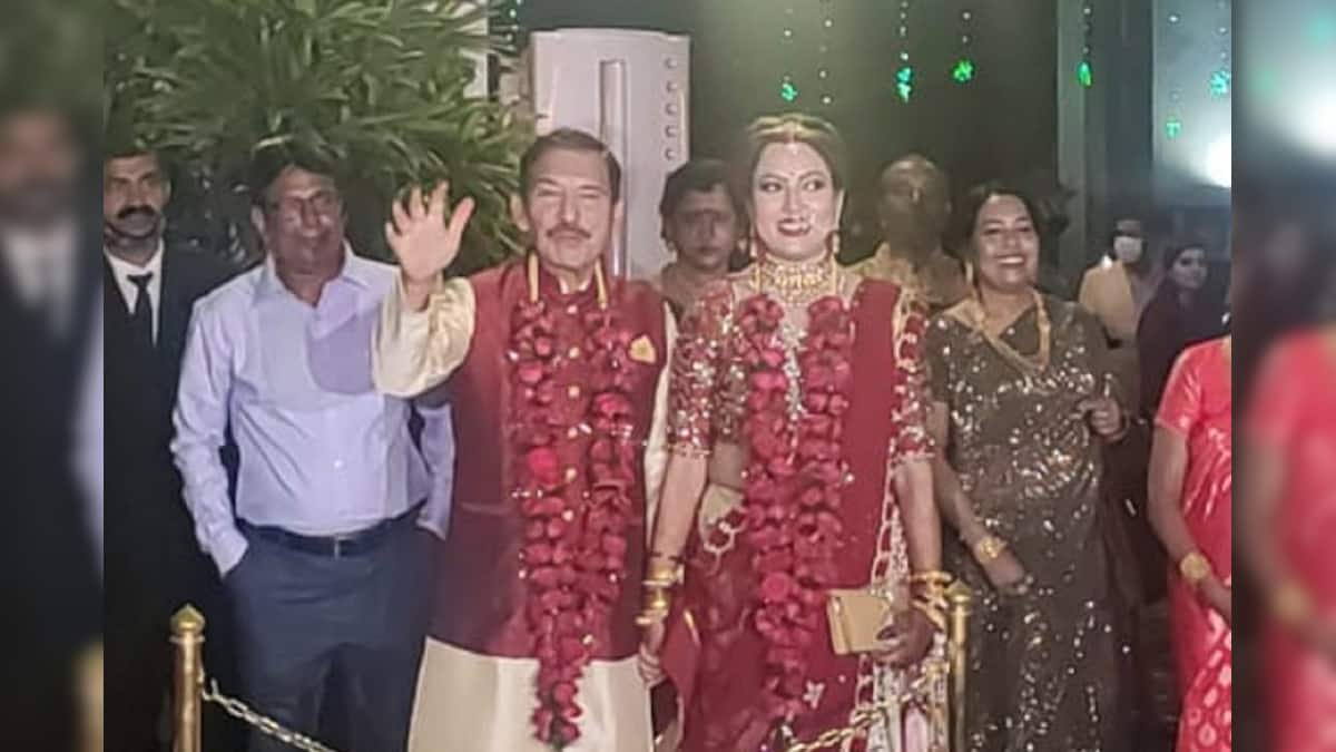 Arun Lal Wedding: তসরের পাঞ্জাবি-লাল কোটে উজ্জ্বল লালজী, সাত পাকে বাঁধা ...